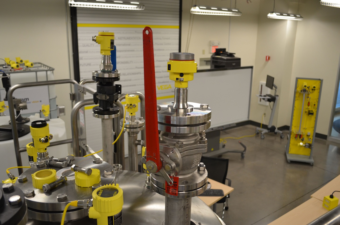 Level Measurement Technology Comparison: 80 GHz Through-Air Radar ...